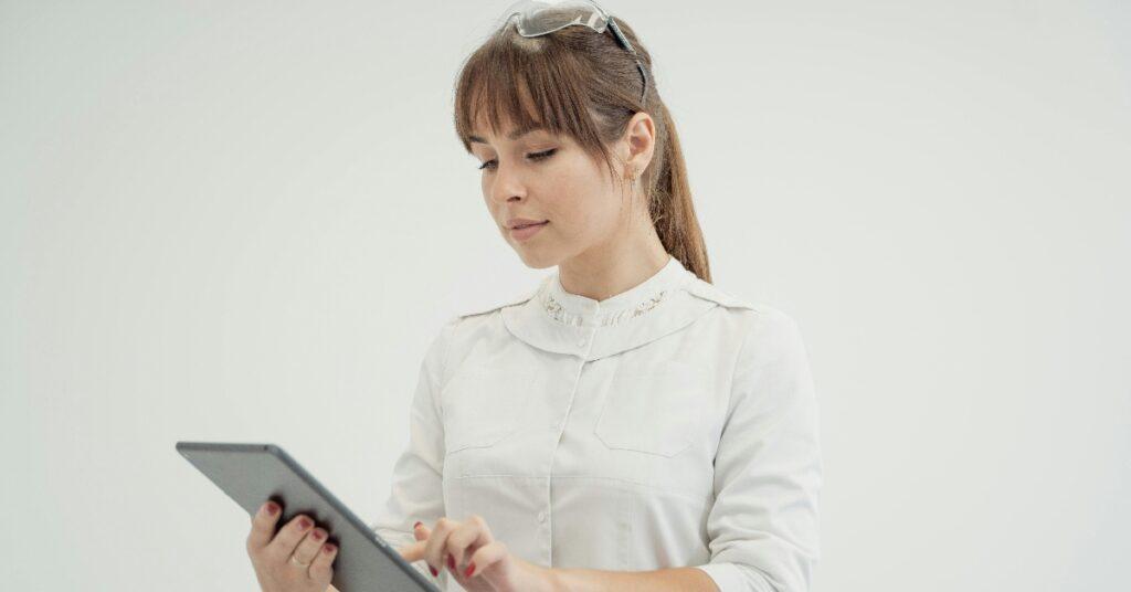 Here's How To Become A Telesitter