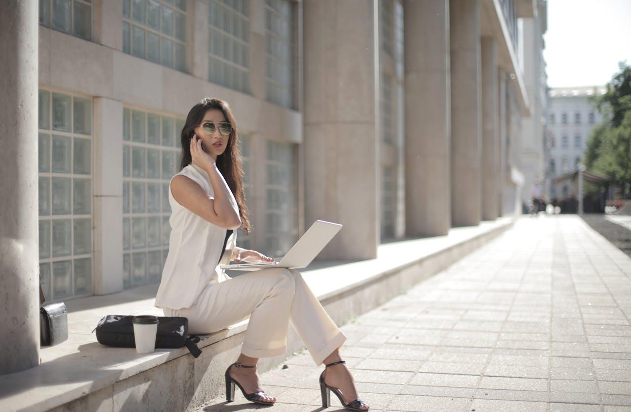 How To Embrace The 'Office Siren' Trend Into Your Work Wardrobe